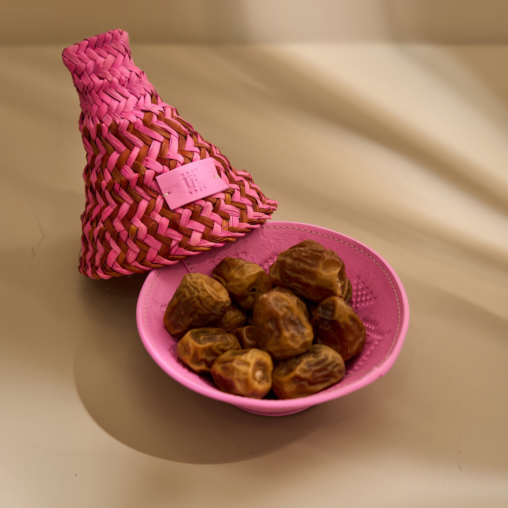 Al Mekkab - Red & Pink